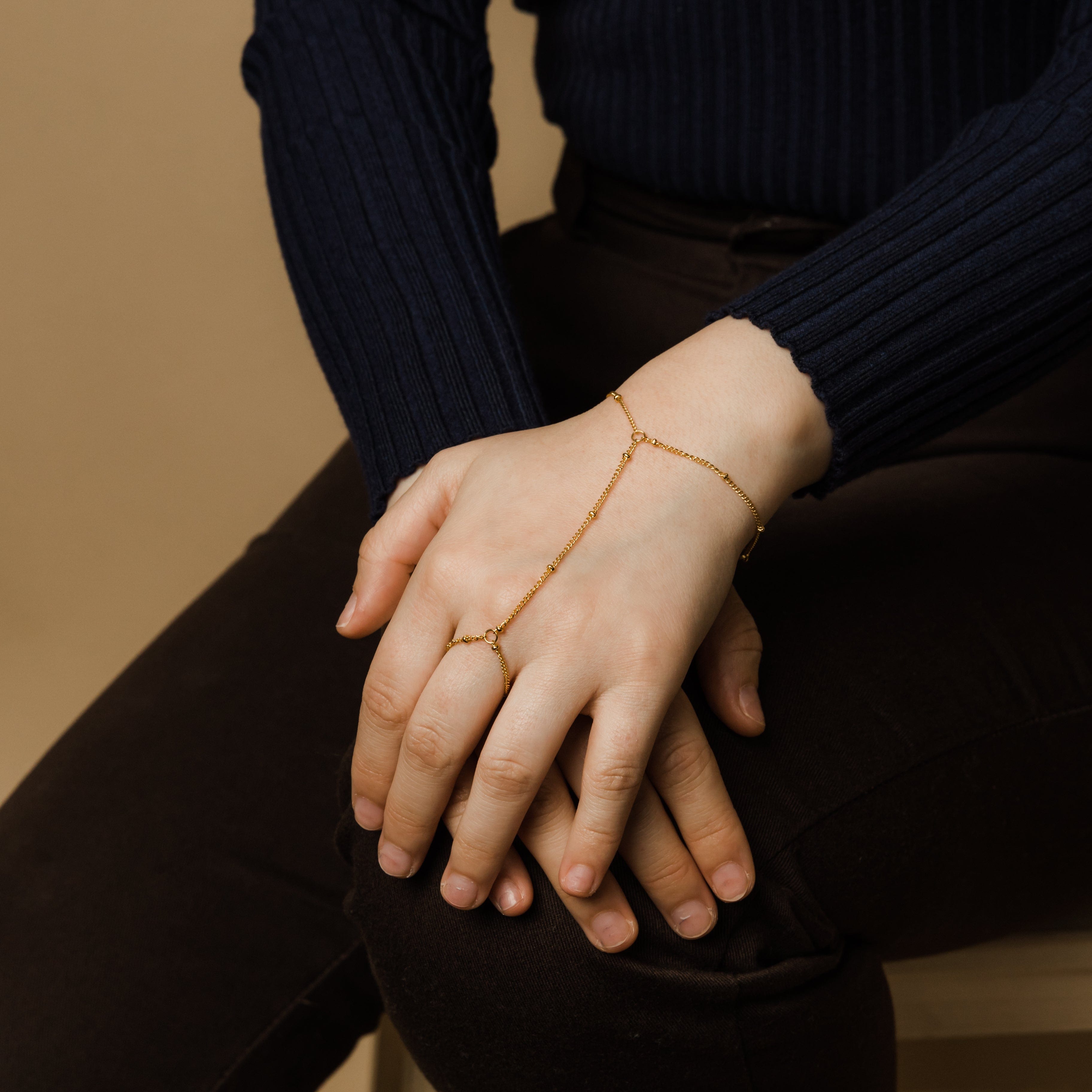 Dotted Hand Chain | Nominal